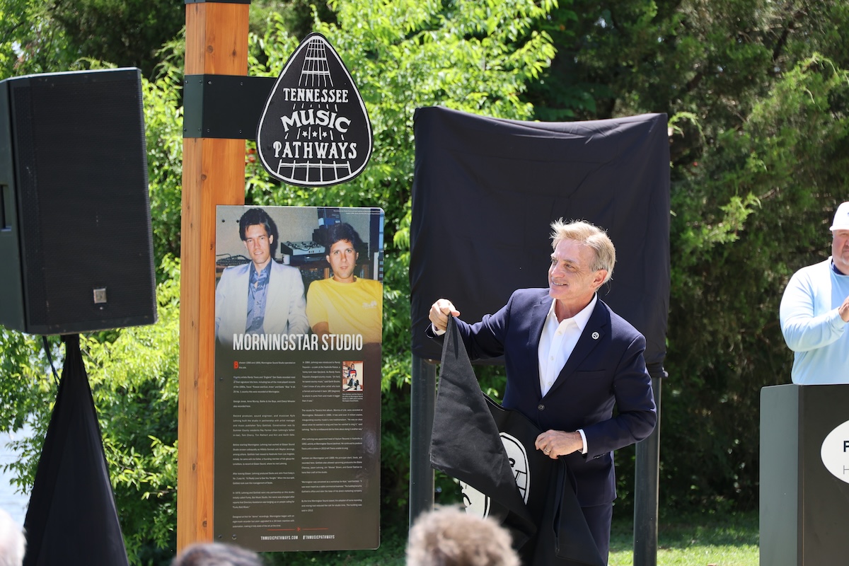 Randy Travis Honored With Randy Travis Day In State Of Tennessee ...